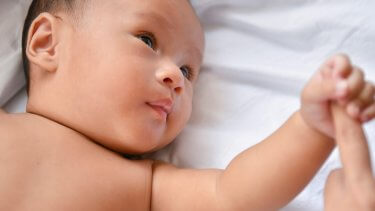 Infant Reflexes: Are Those Weird Movements Normal? (Images)
